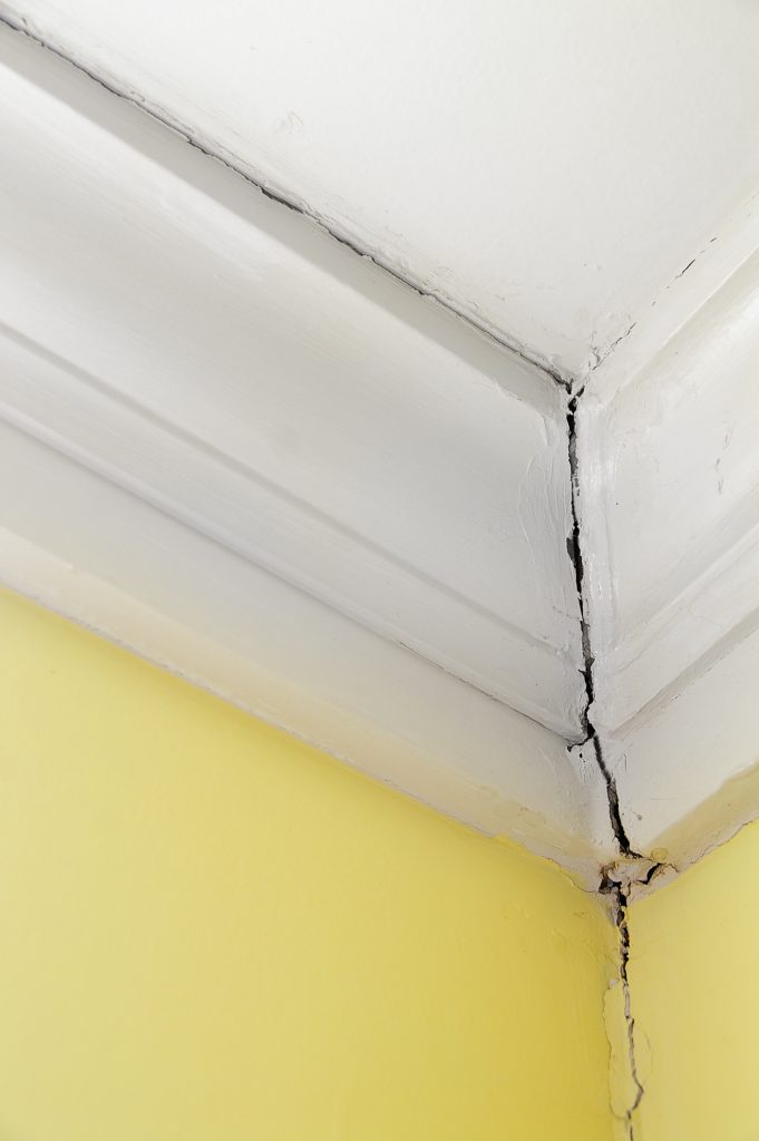 What Causes Cracks in Walls And Ceilings?